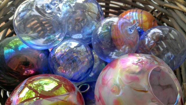 Glass from the Past: Intaglio art glass showcased in Jacoby installation