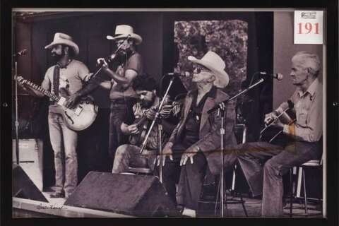 Iconic Texas restaurant auctioning off memorabilia