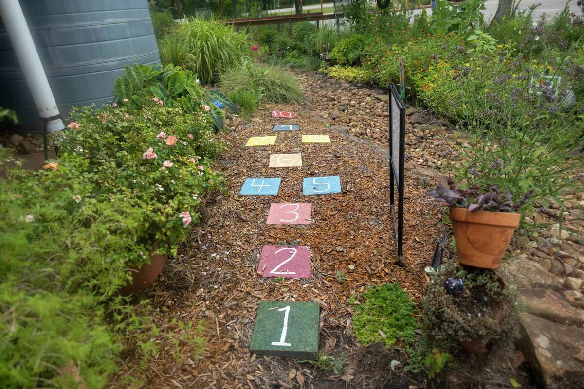 Master Gardeners plan ‘Walk through the Gardens’ tours