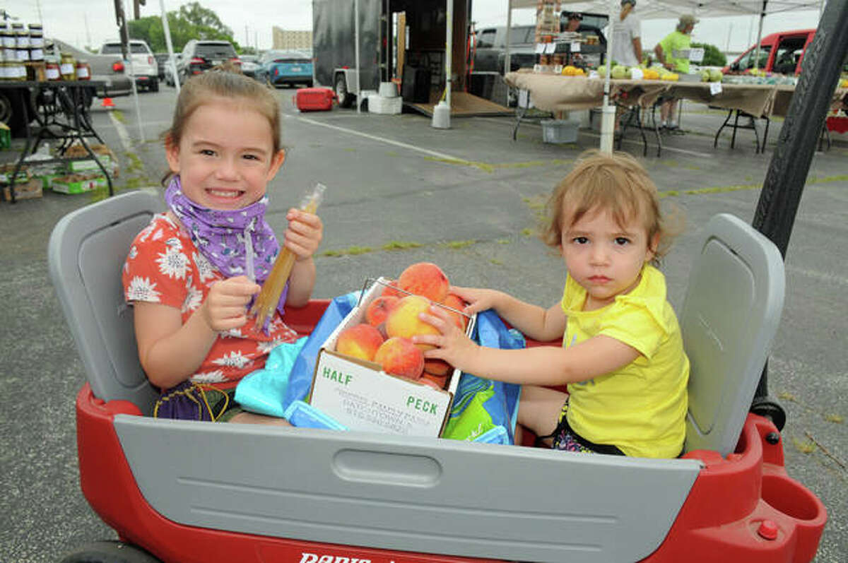 Peach pickin’ time in Calhoun County: peach growers open for business
