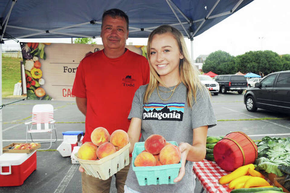 Peach pickin’ time in Calhoun County: peach growers open for business