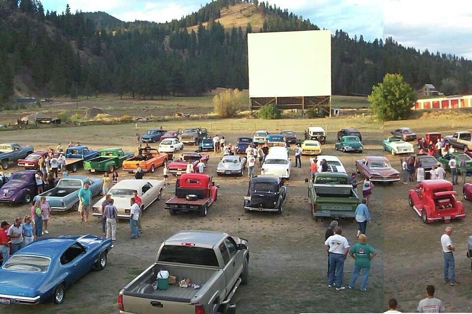 7 Seattle-area drive-in theaters to visit this summer
