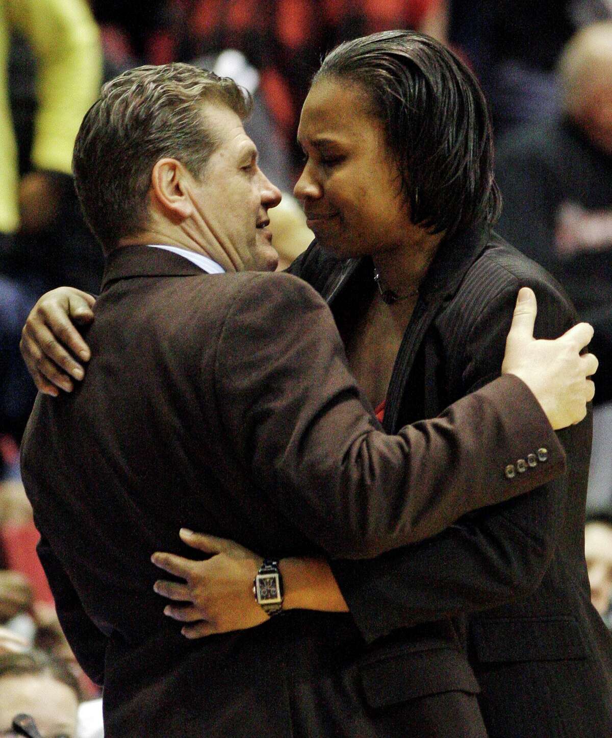 UConn’s Jamelle Elliott added to Geno Auriemma’s coaching staff