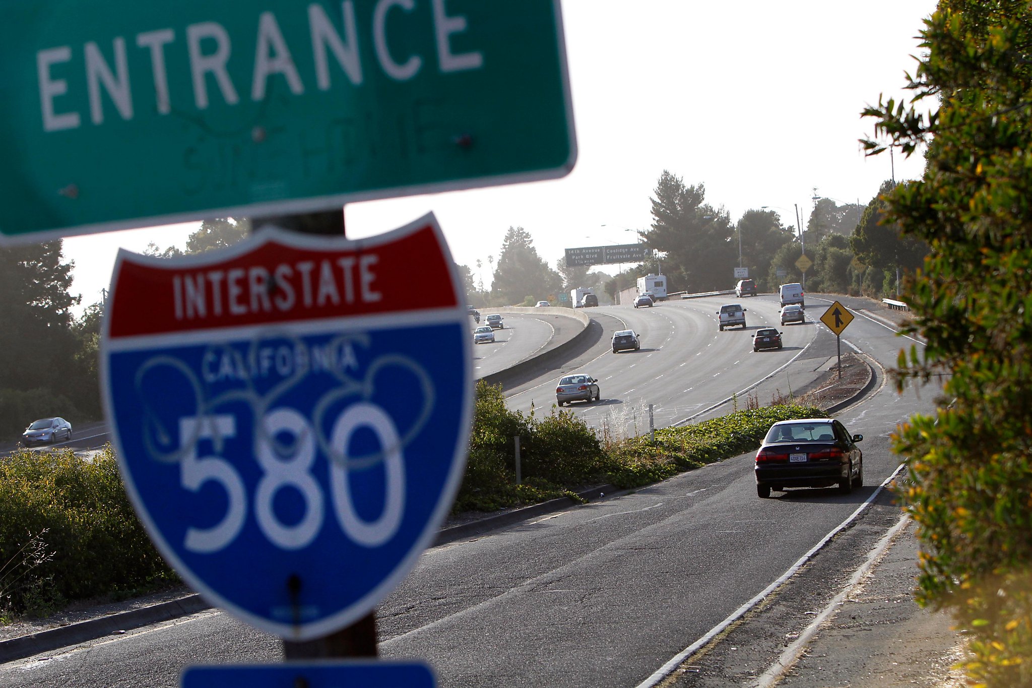 Four injured in freeway shooting on I-580 in Oakland