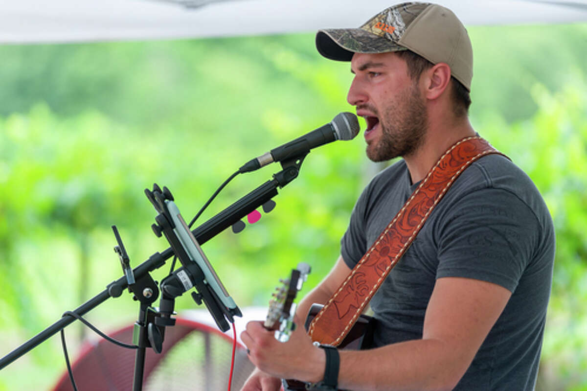 Casey Chesnutt back home to pursue music career