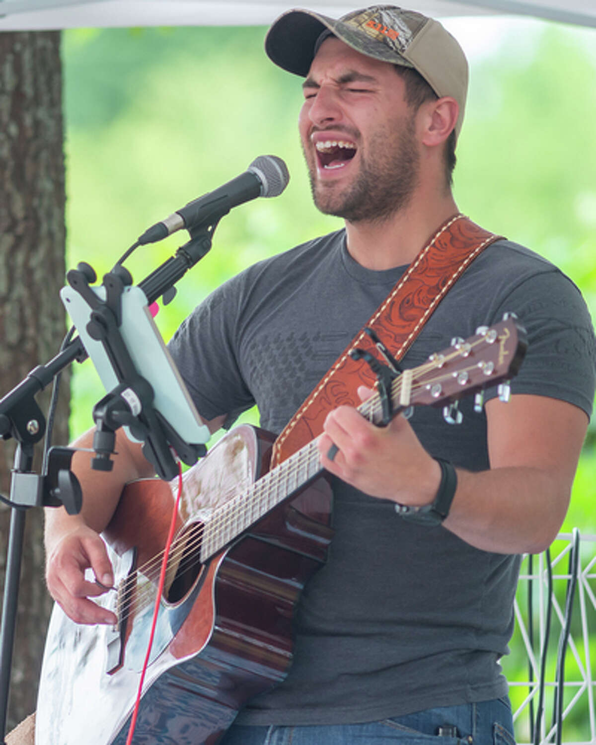 Casey Chesnutt back home to pursue music career