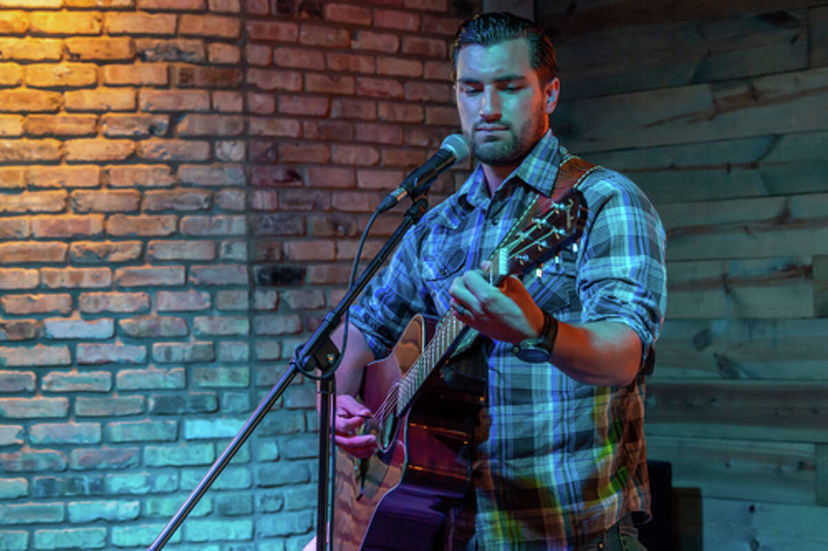 Casey Chesnutt back home to pursue music career