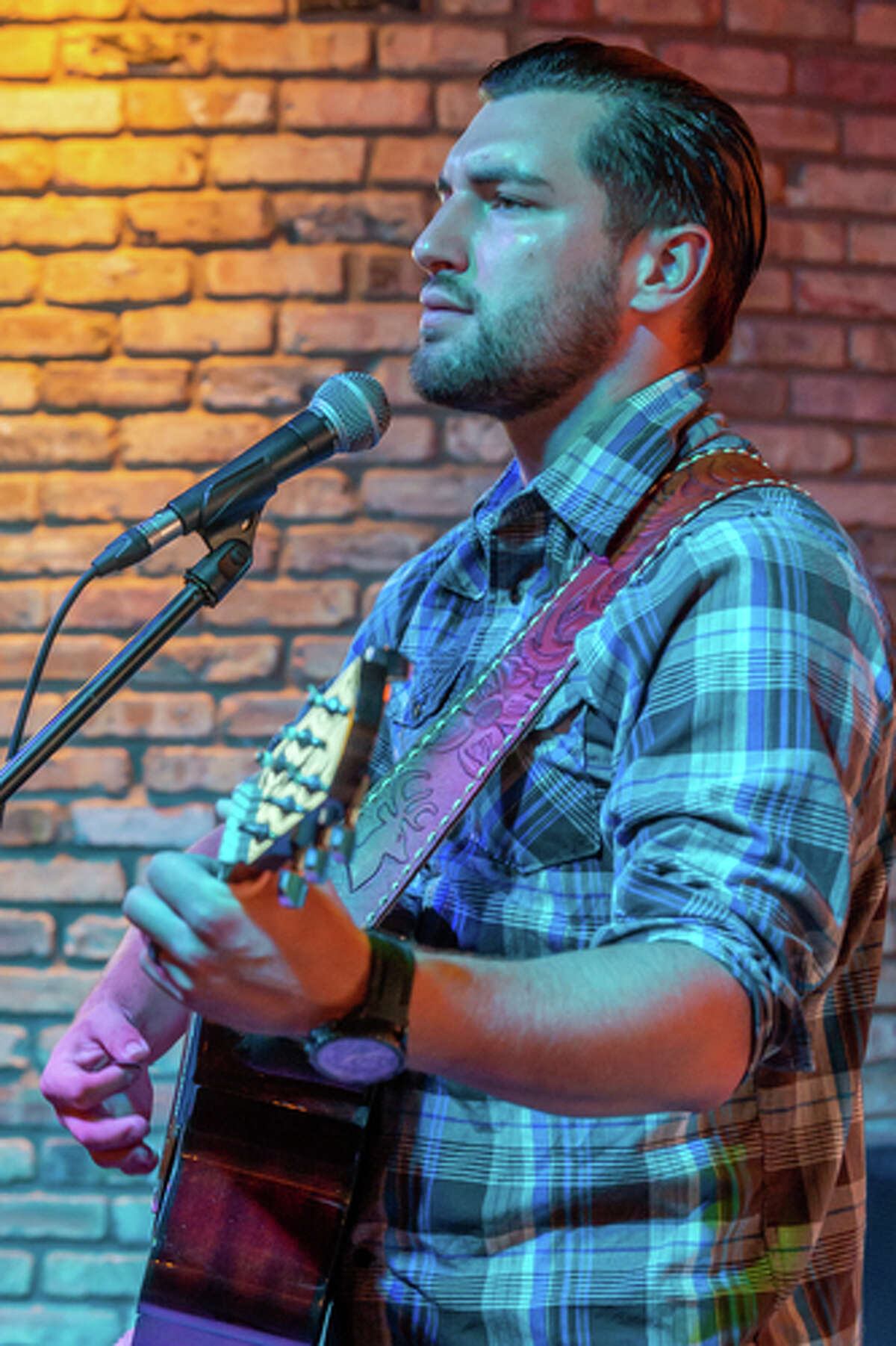 Casey Chesnutt back home to pursue music career