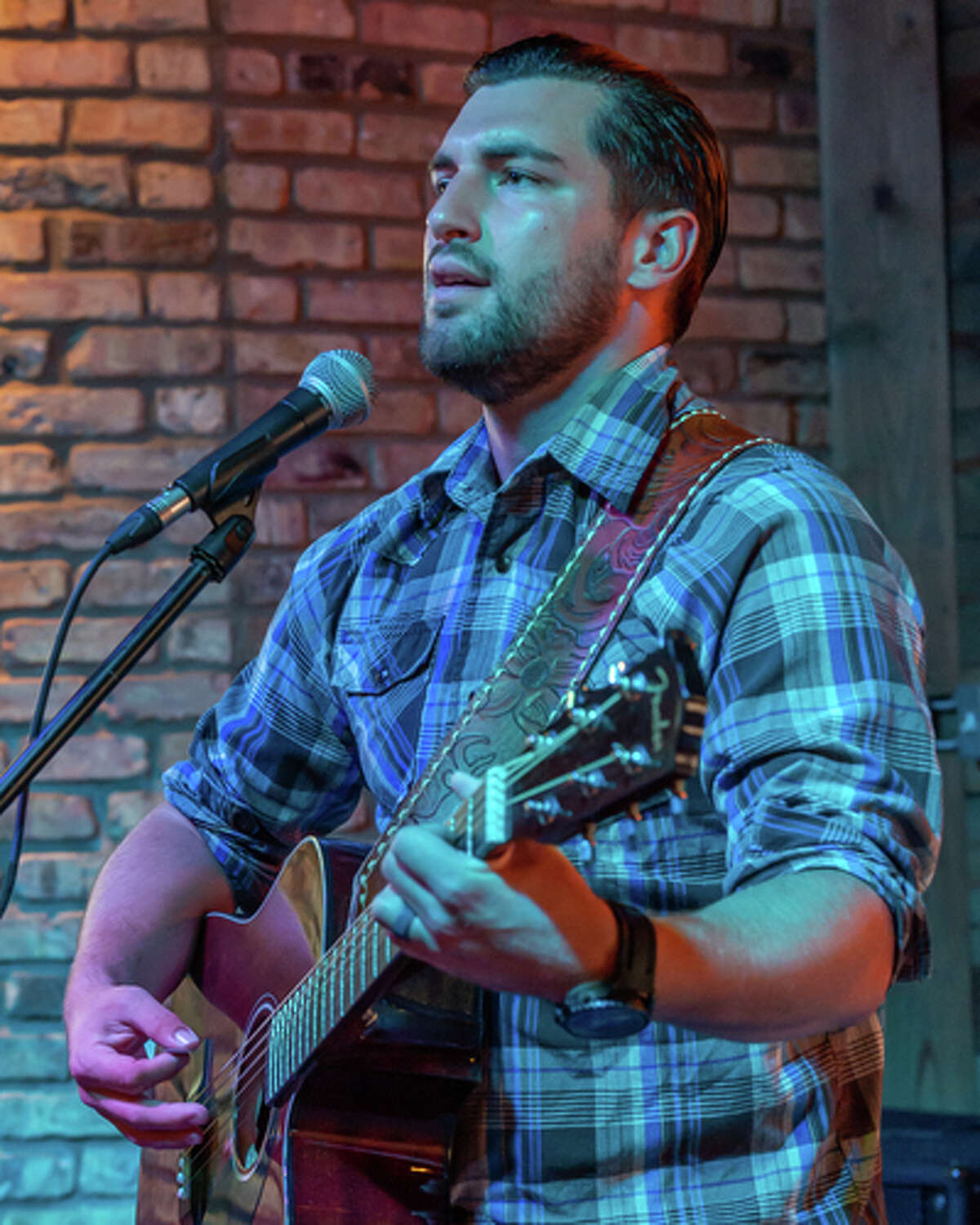 Casey Chesnutt back home to pursue music career