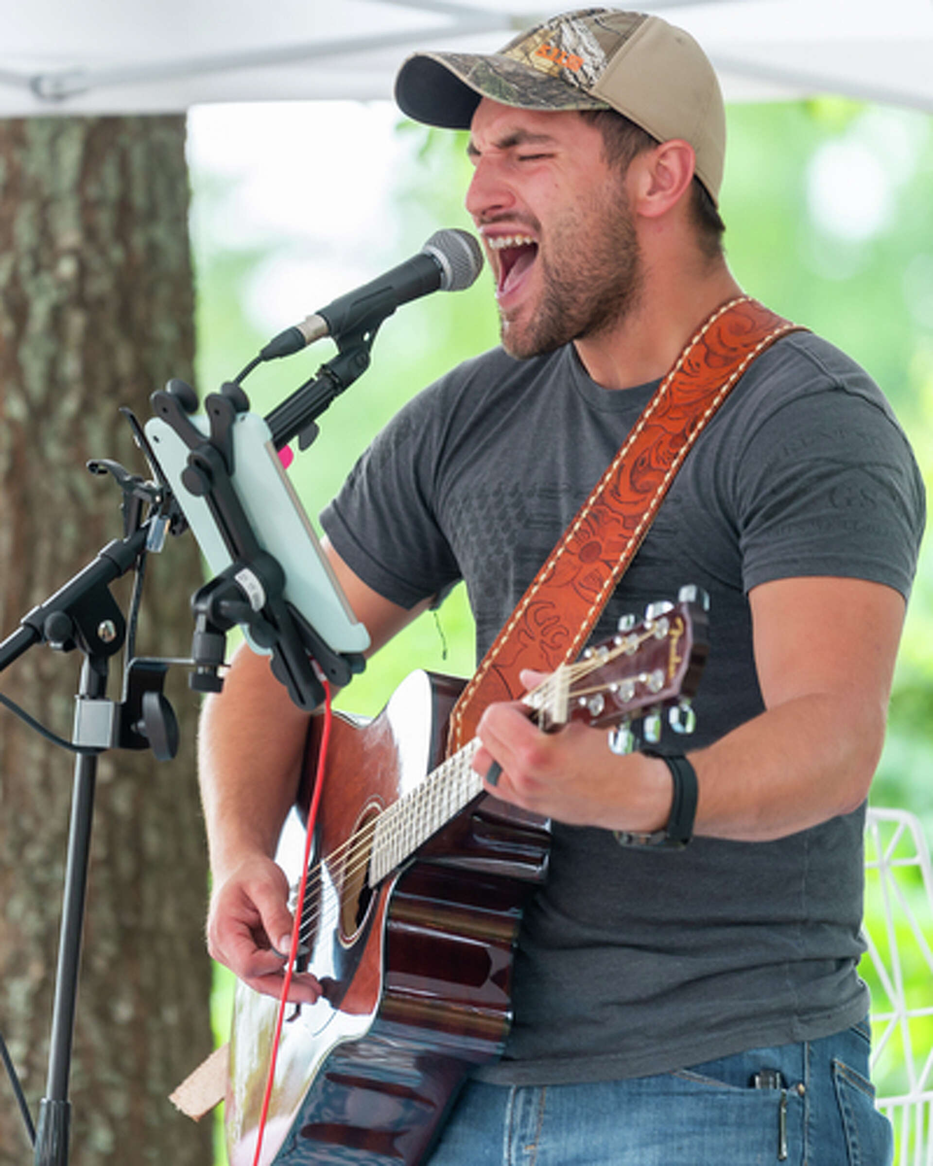 Casey Chesnutt back home to pursue music career