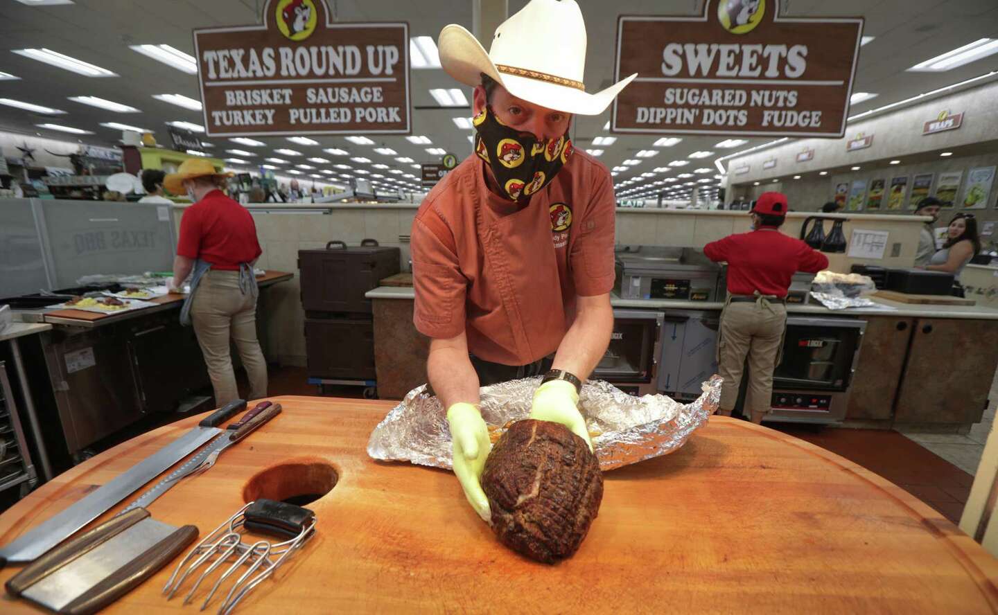 Why Buc-ee's pay is so high for a travel center