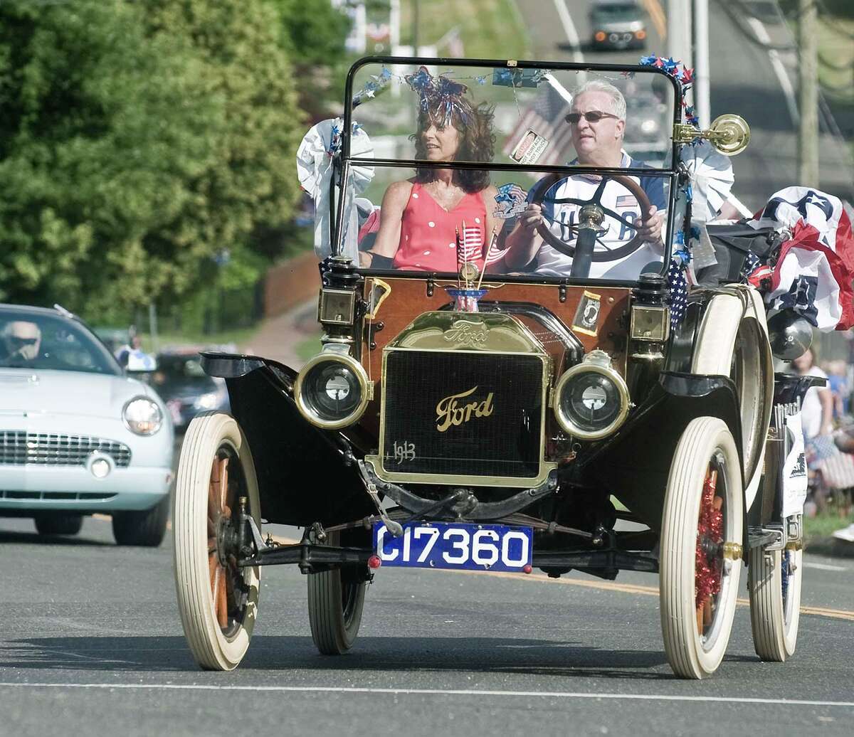 Pictures: New Fairfield’s Fourth of July car parade
