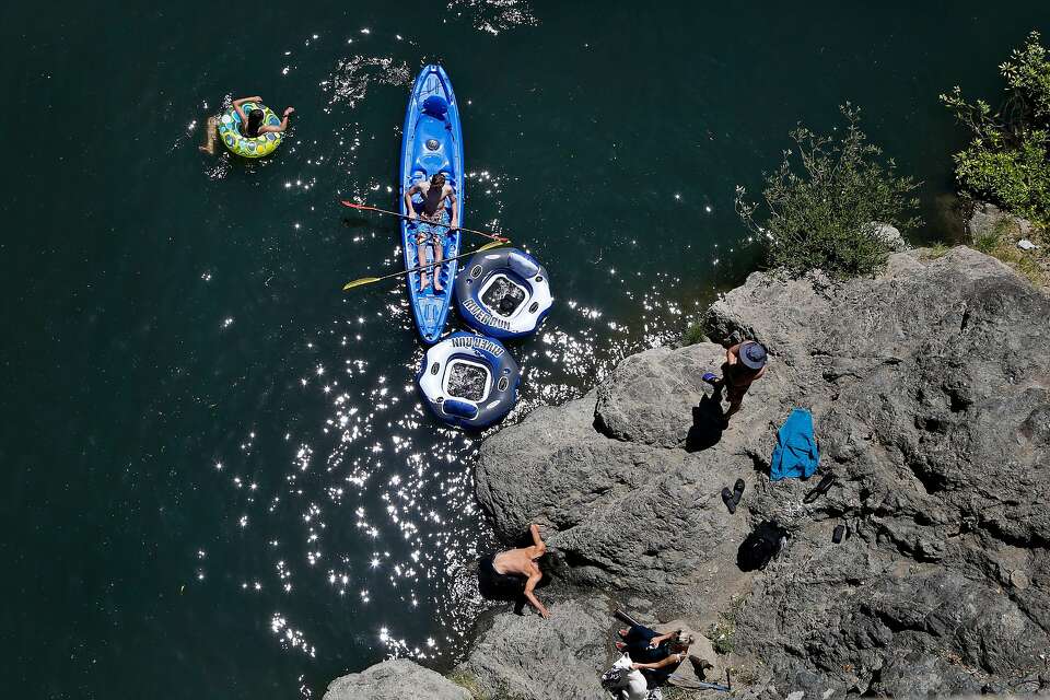 8 places to go river and lake floating around Seattle