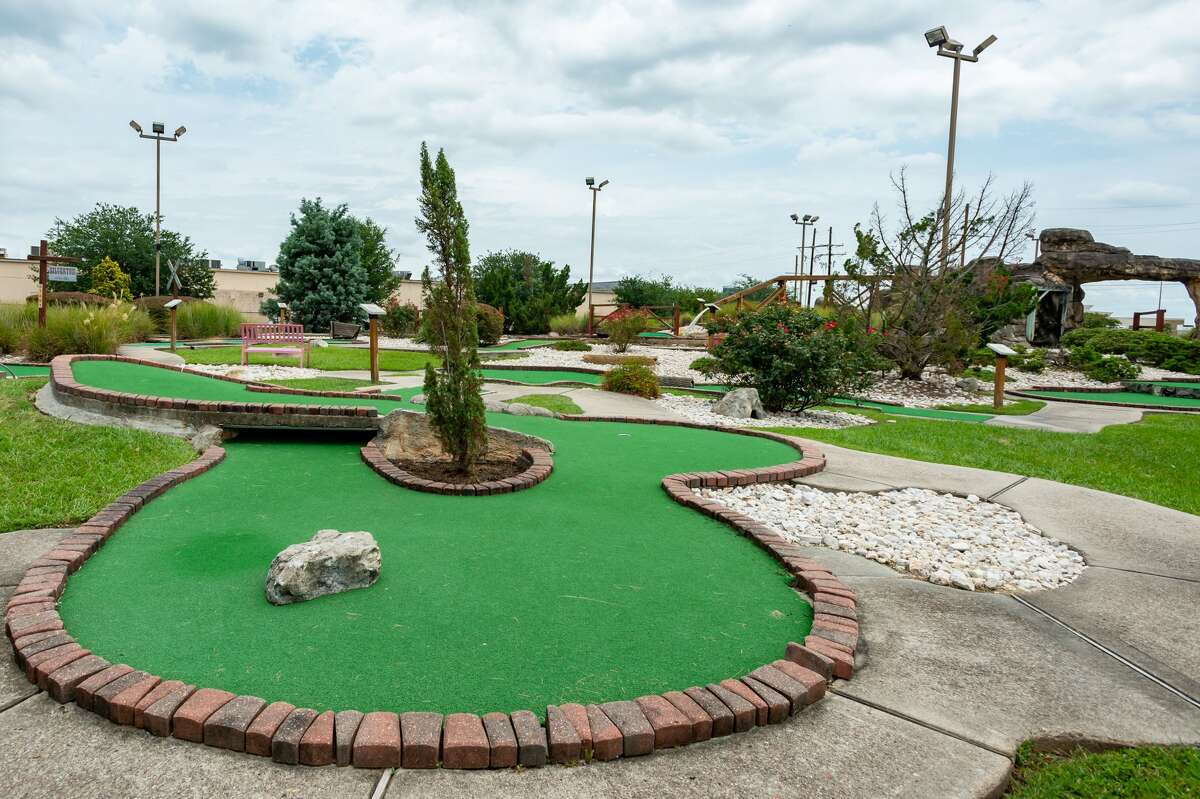 8 of the best places to play mini golf in the Houston area