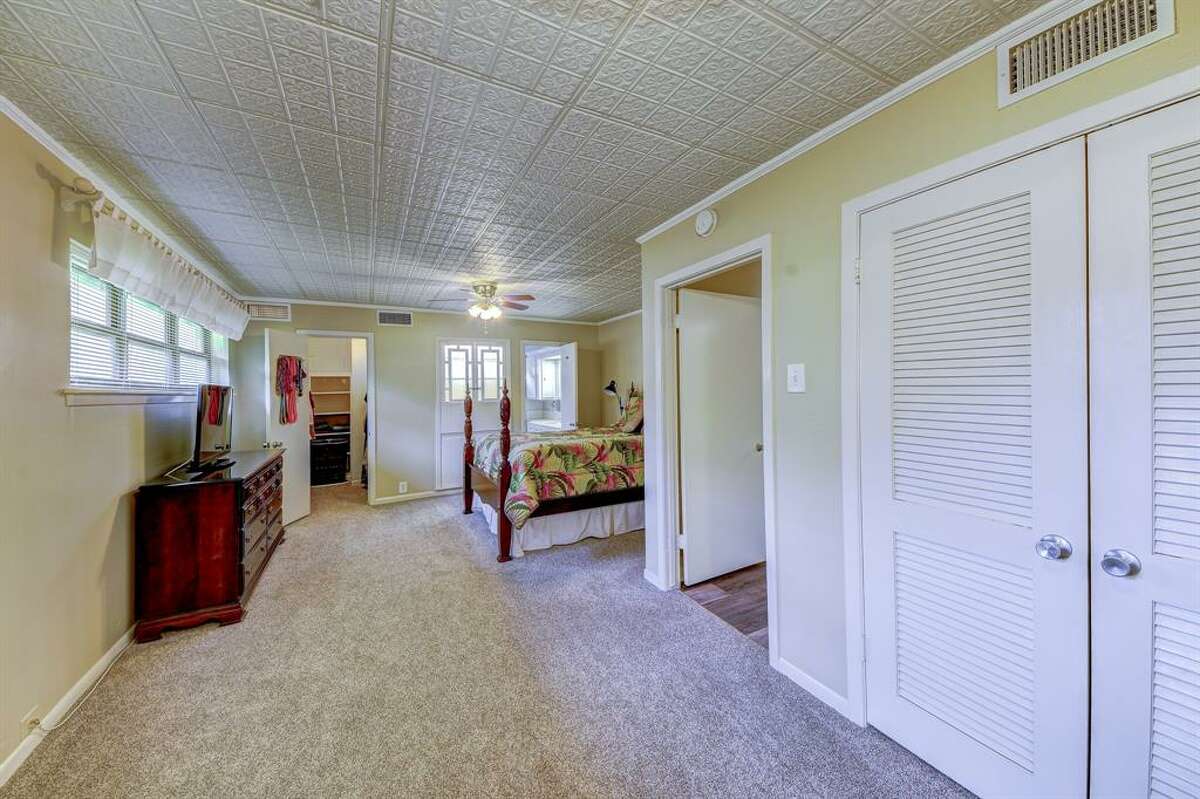 Neil Armstrong's former Houston-area home near NASA hits market