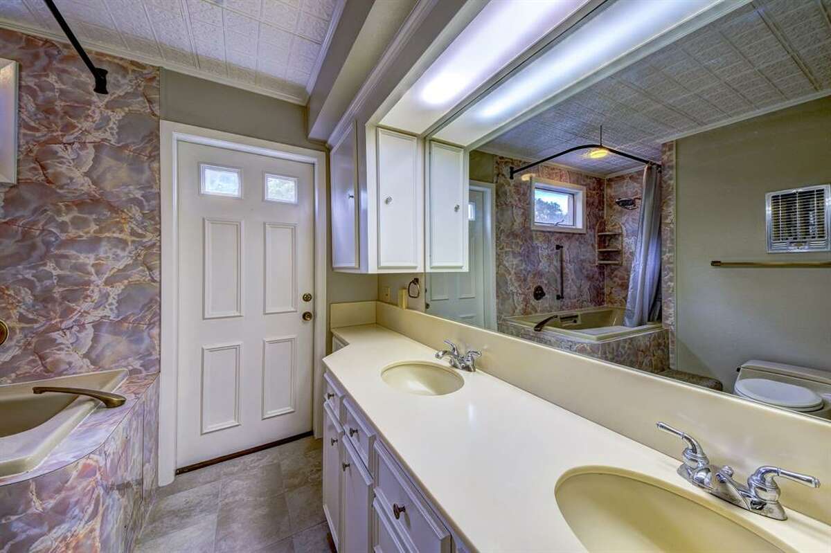 Neil Armstrong's former Houston-area home near NASA hits market