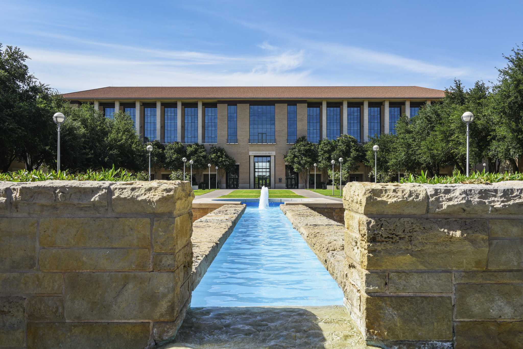 TAMIU registration for Summer, Fall 2022 underway