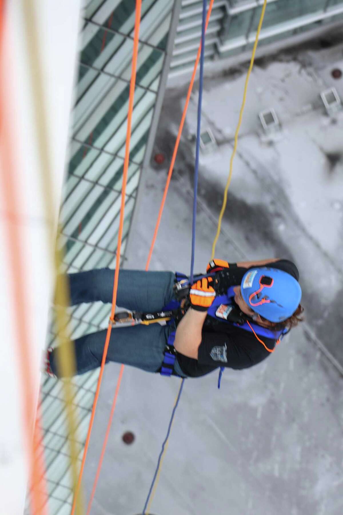 Middletown PD to take part in 30-floor rappelling charity event