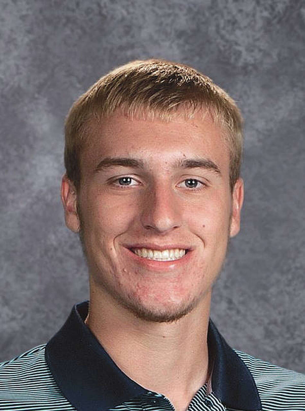 16 students earn Tracy scholarships