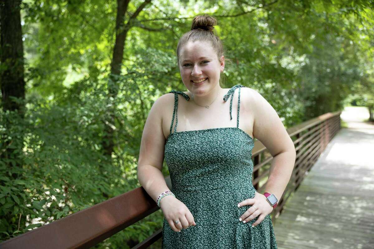 Woodlands High grad receives Texas Renaissance Fair scholarship