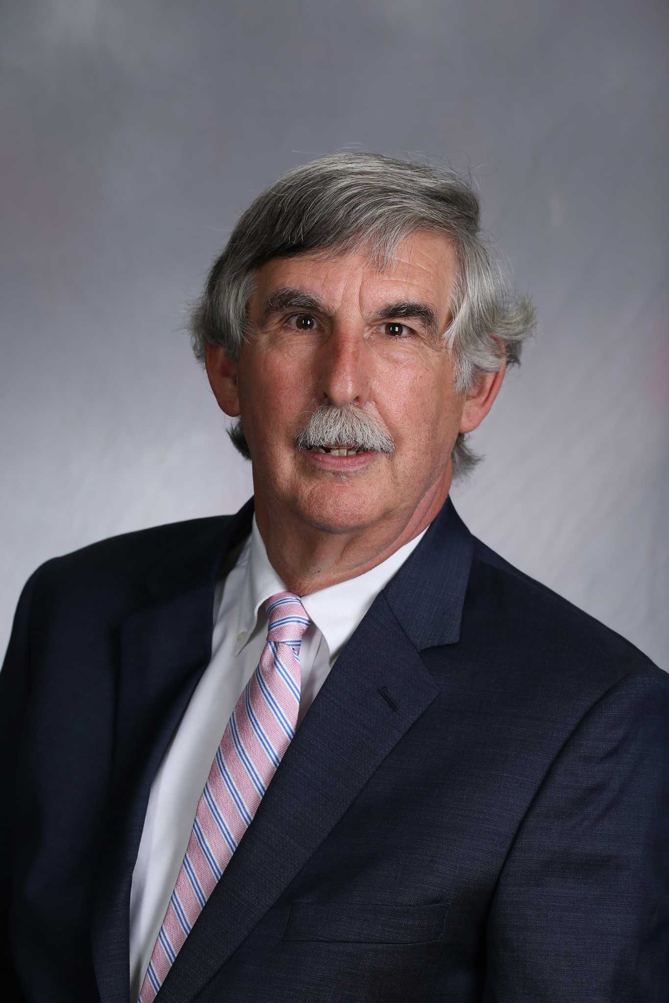 Wayne Dean, Yale’s deputy director of athletics, retires