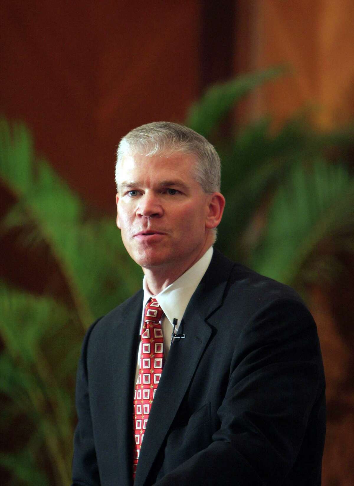 The highest paid CEOs in Texas make 100 times the average worker — or more