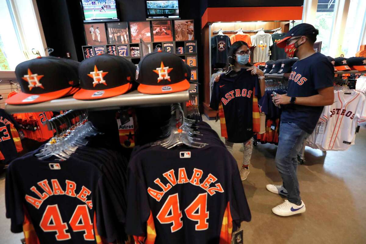 Astros off to fast start on season, bash Mariners on opening day