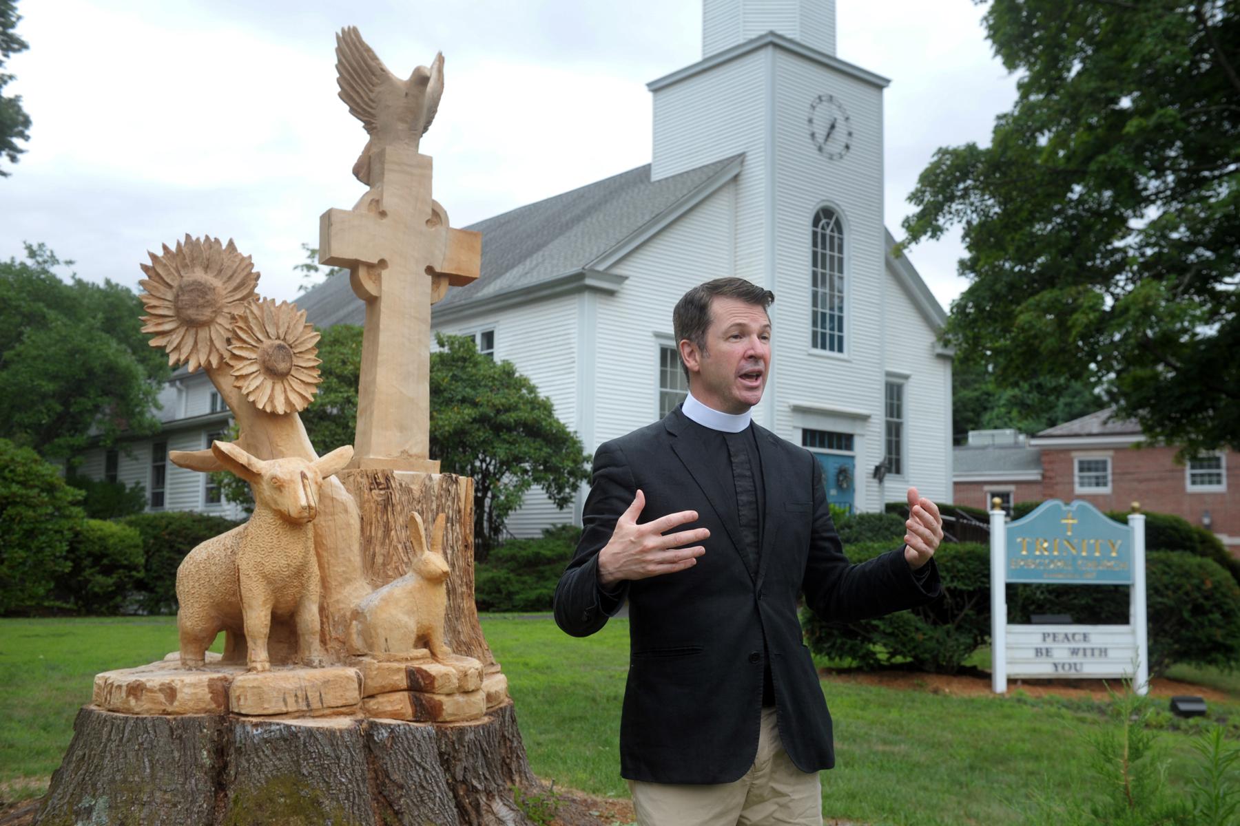 Trumbull church gets a new Welcome sign featuring a dove, lamb, cross