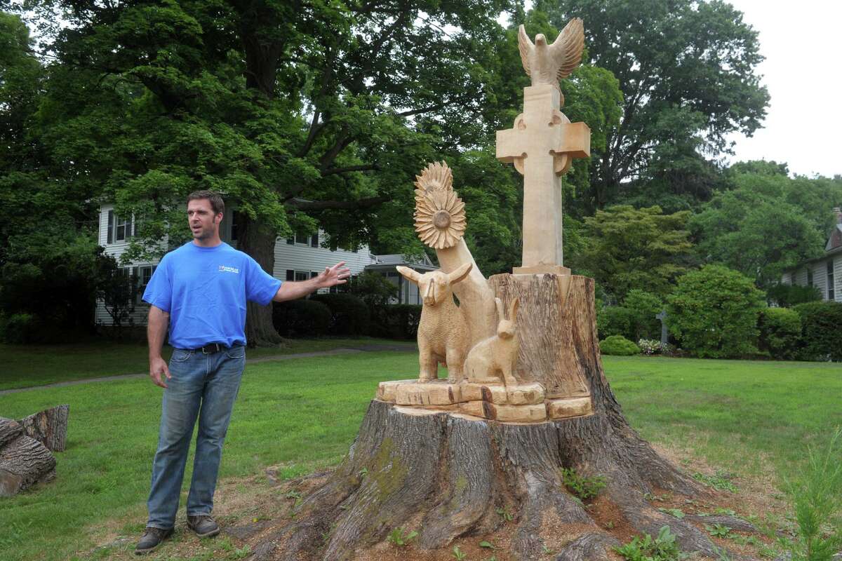 Trumbull church gets a new Welcome sign featuring a dove, lamb, cross