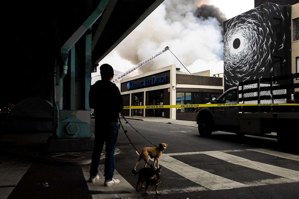 Huge fire near Central Freeway in SF spreads to multiple buildings ...