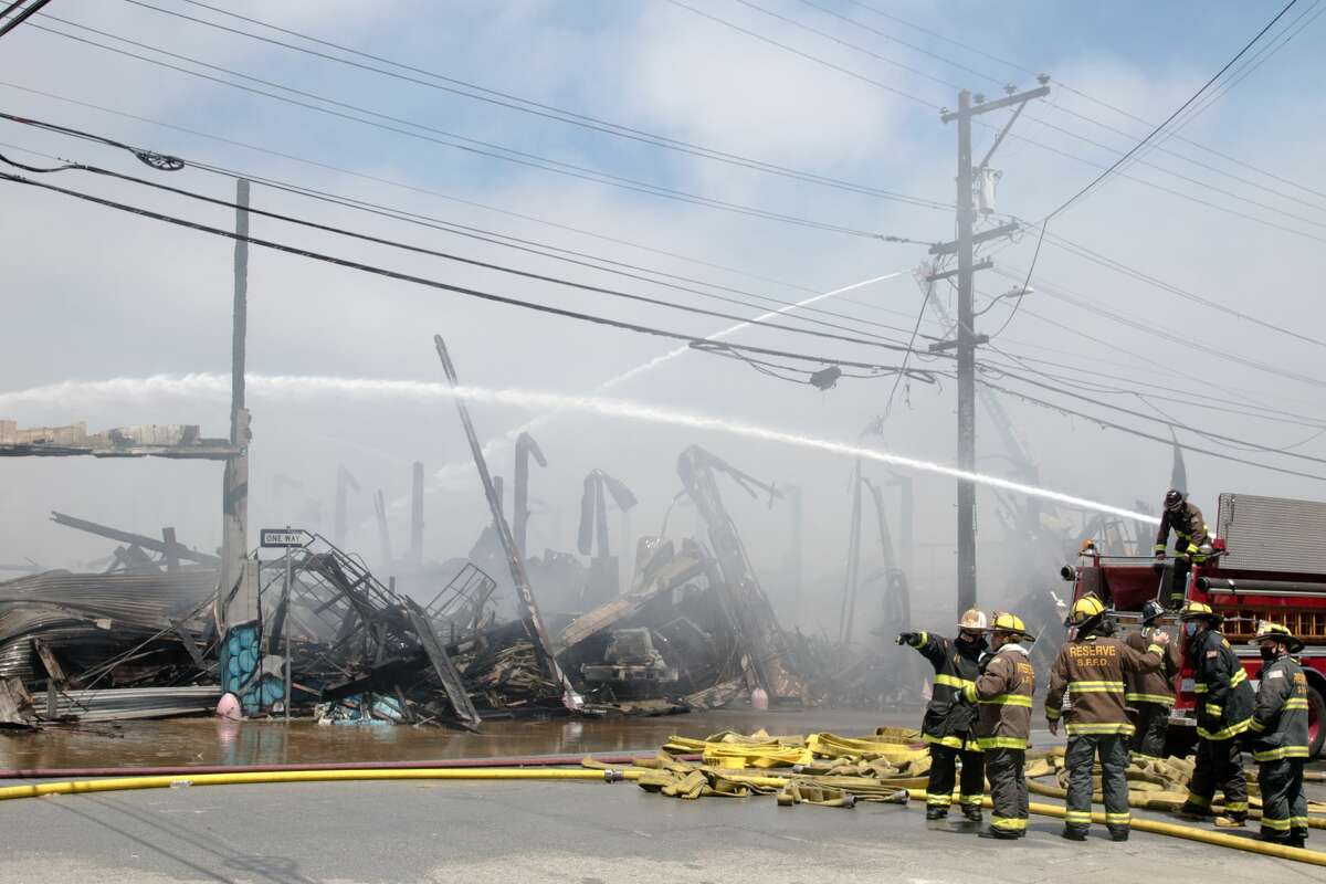 5-alarm structure fire in San Francisco sends flames and smoke into sky