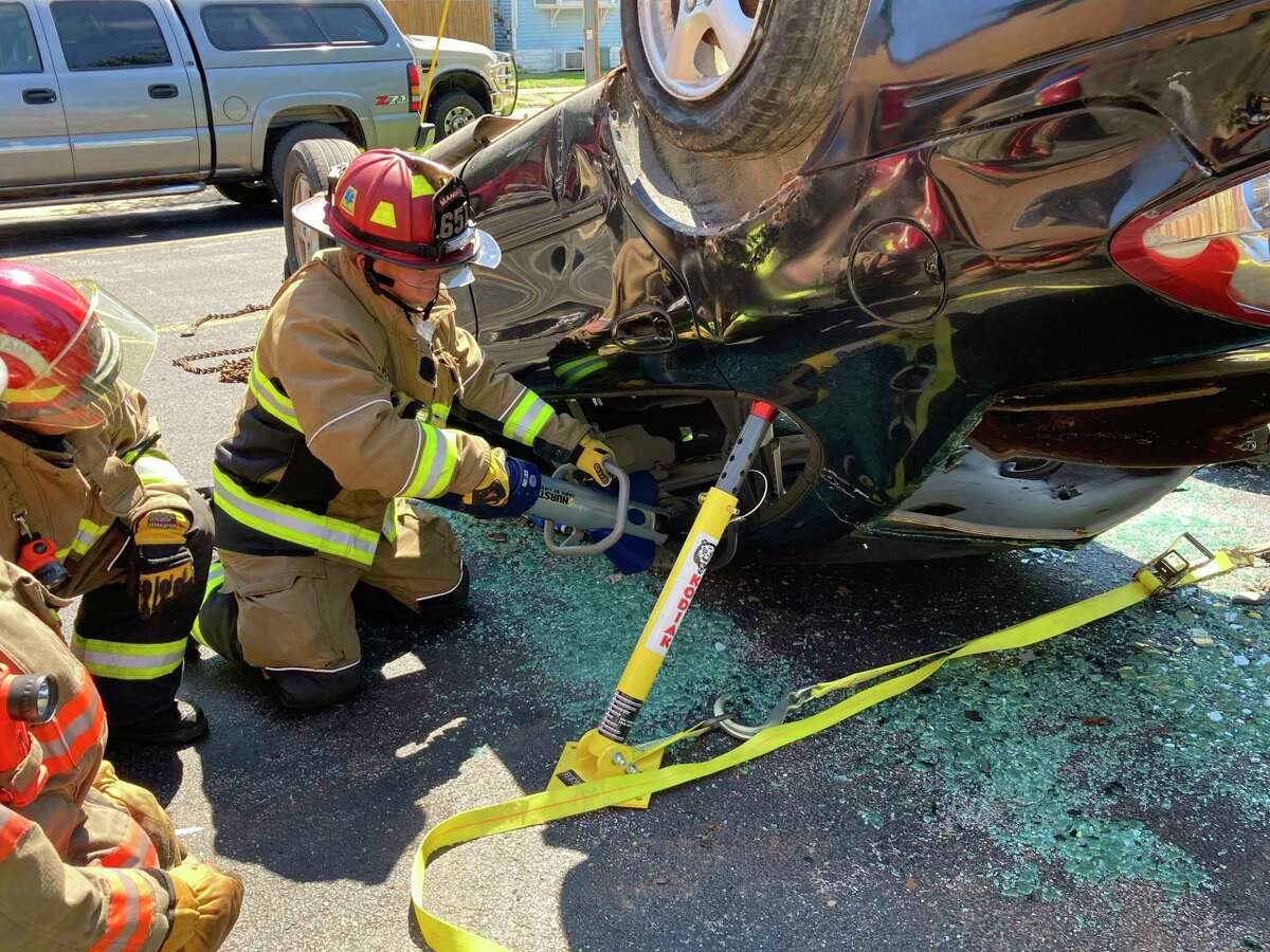 Manistee fire department practices extrication scenarios, cutting up cars