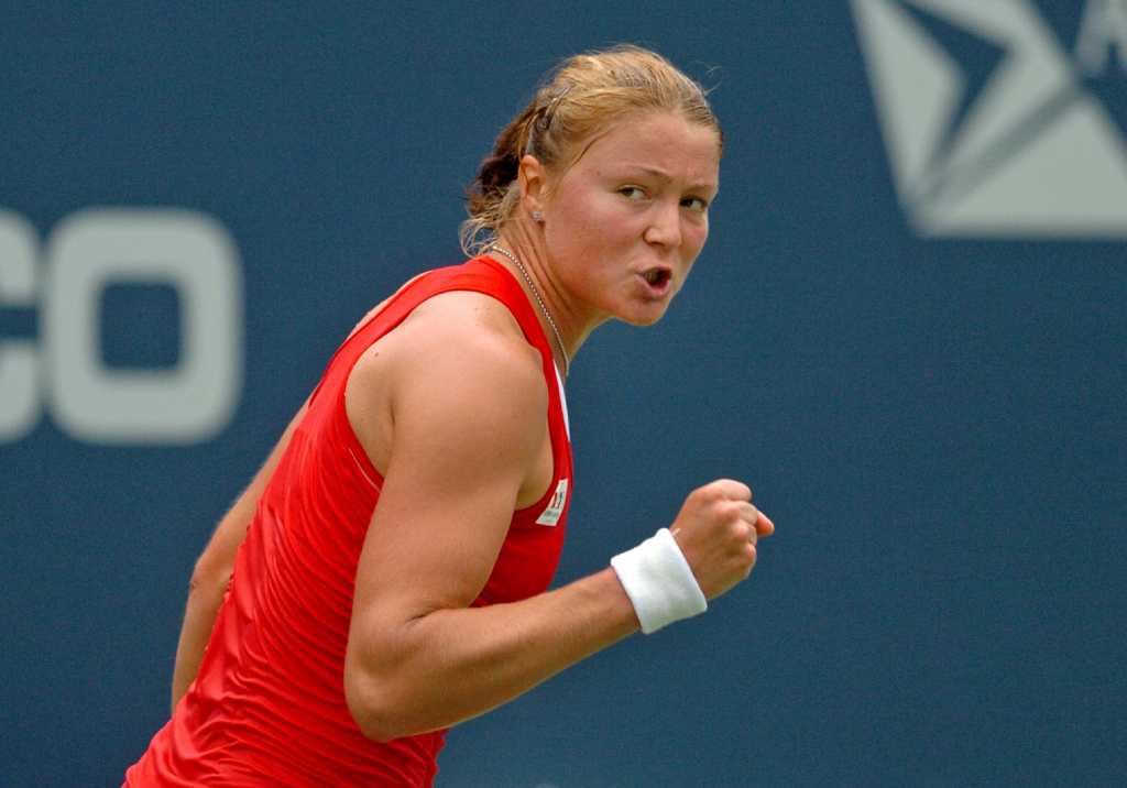 3 Russian women advance to Pilot quarterfinals