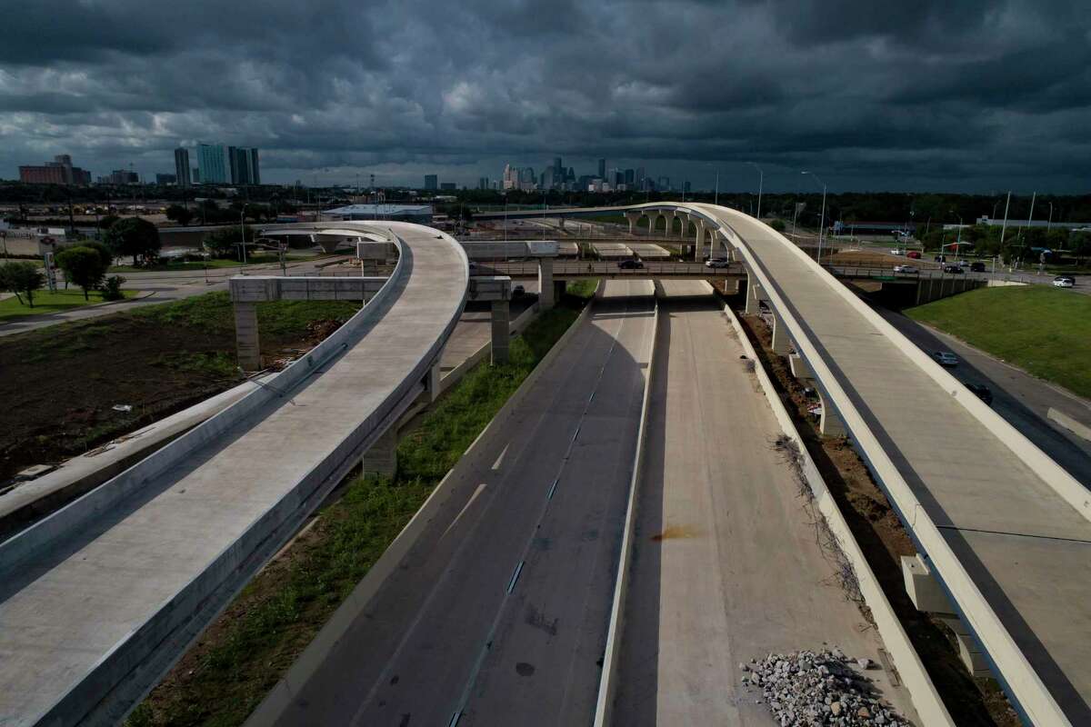 Texas 288 tollway opening pushed to end of year, as uncertain times ...