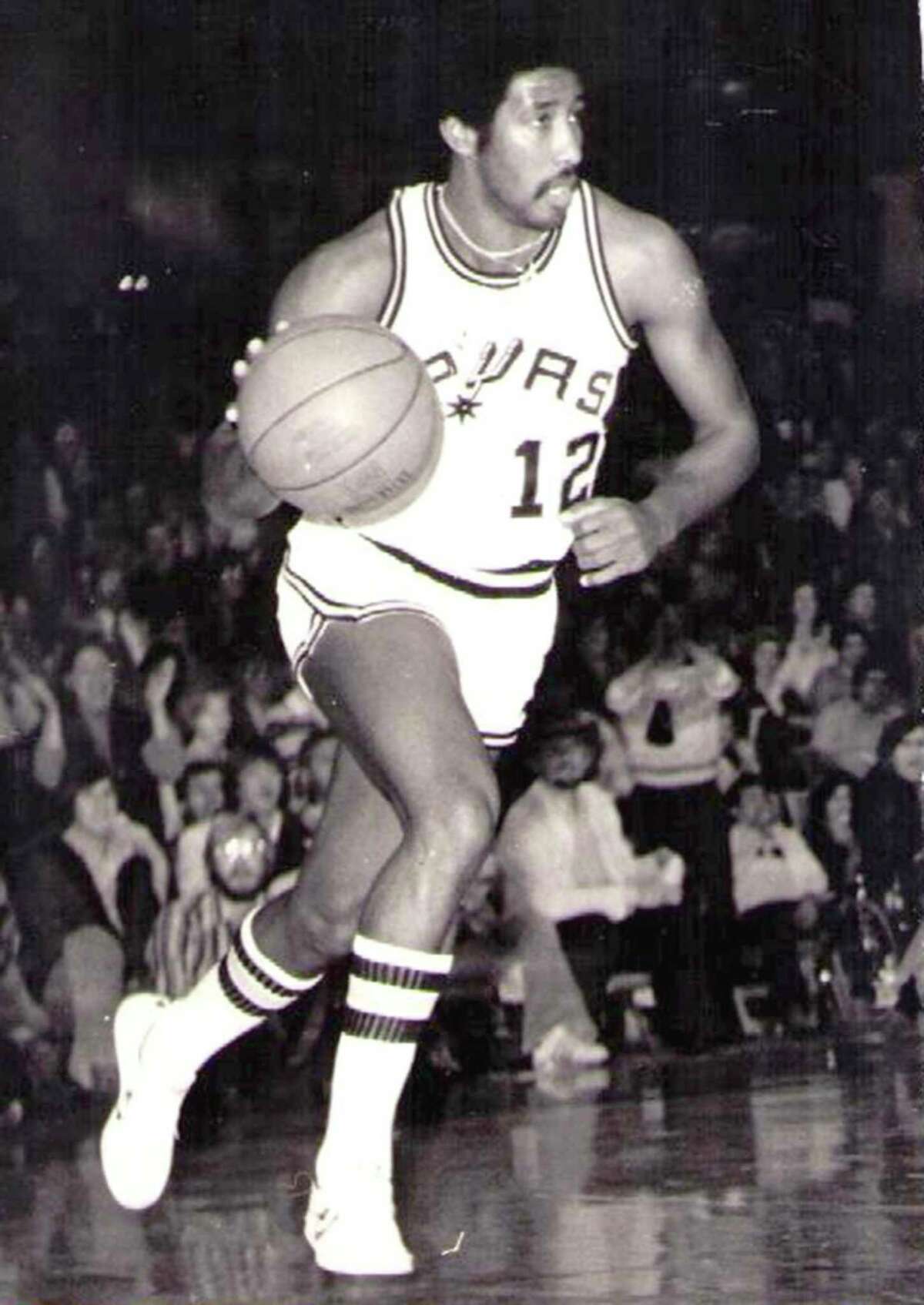 Former Spurs teammates recall Mike Gale’s defense, upbeat personality