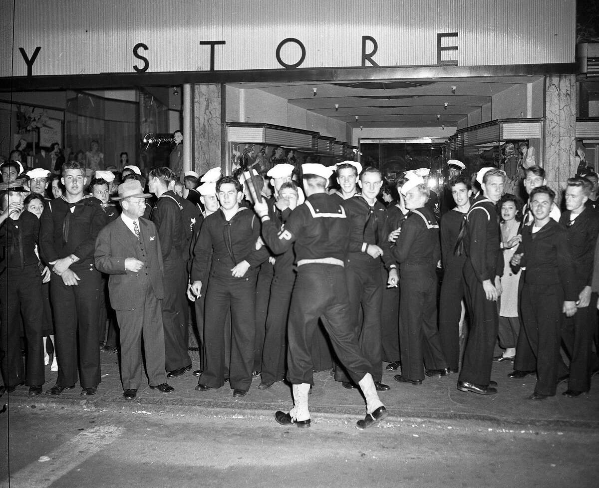 ‘Peace riots’: We found more V-J Day San Francisco archive photos ...