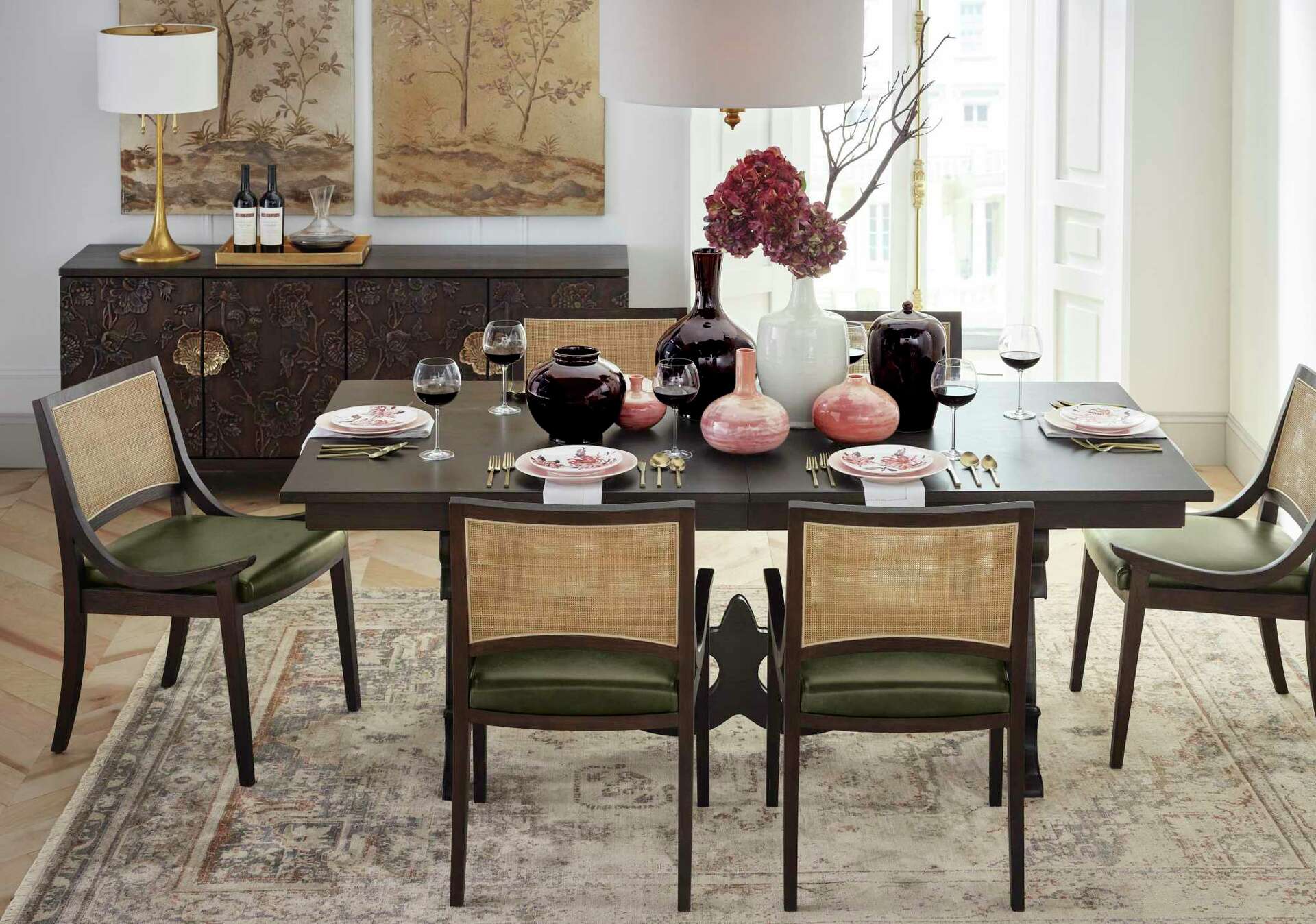 The right dining chairs make the room