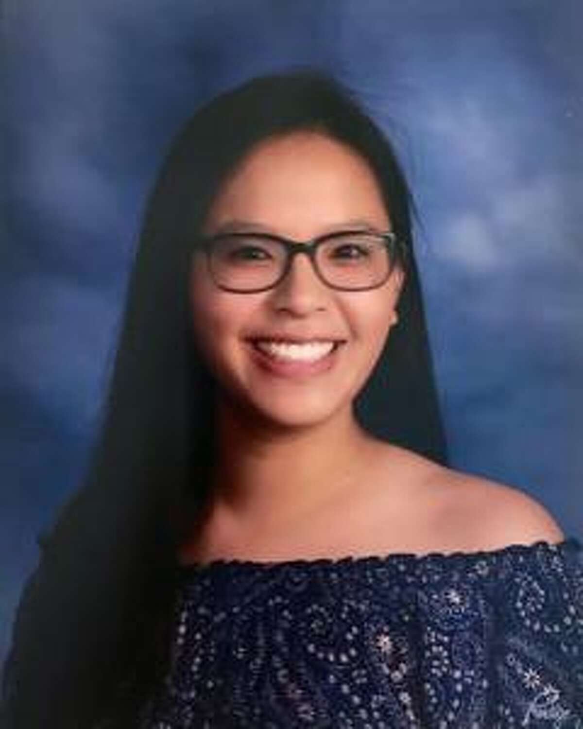Ridgefield Woman’s Club awards scholarships to four RHS seniors