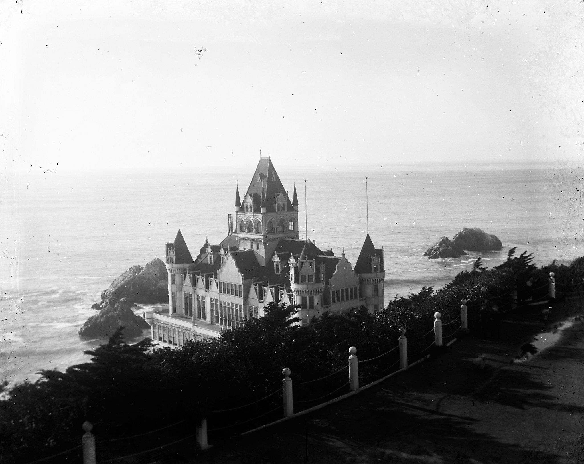 Cliff House: A century of photos of the many lives of an SF icon ...