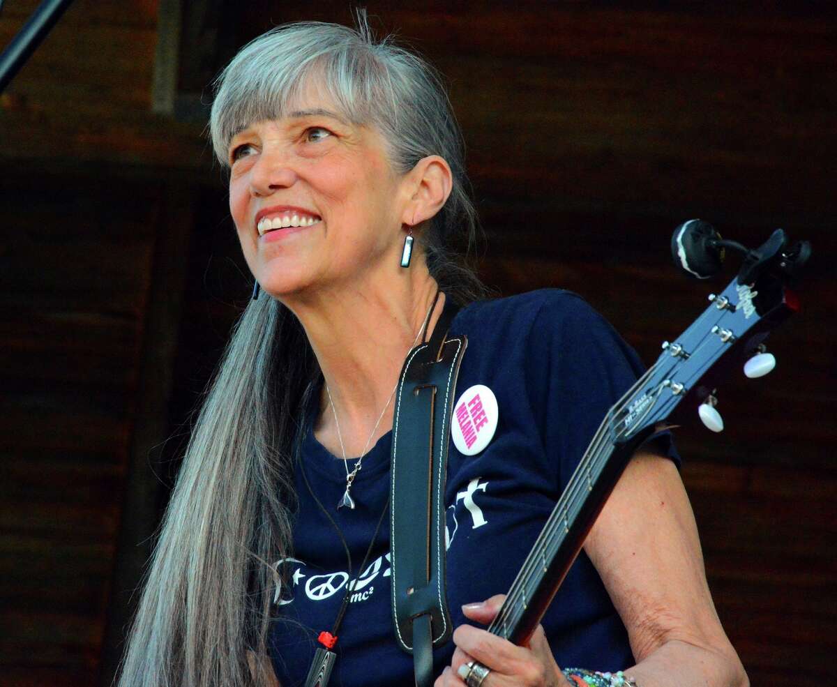 Third Folk Fridays features Mustard's Retreat