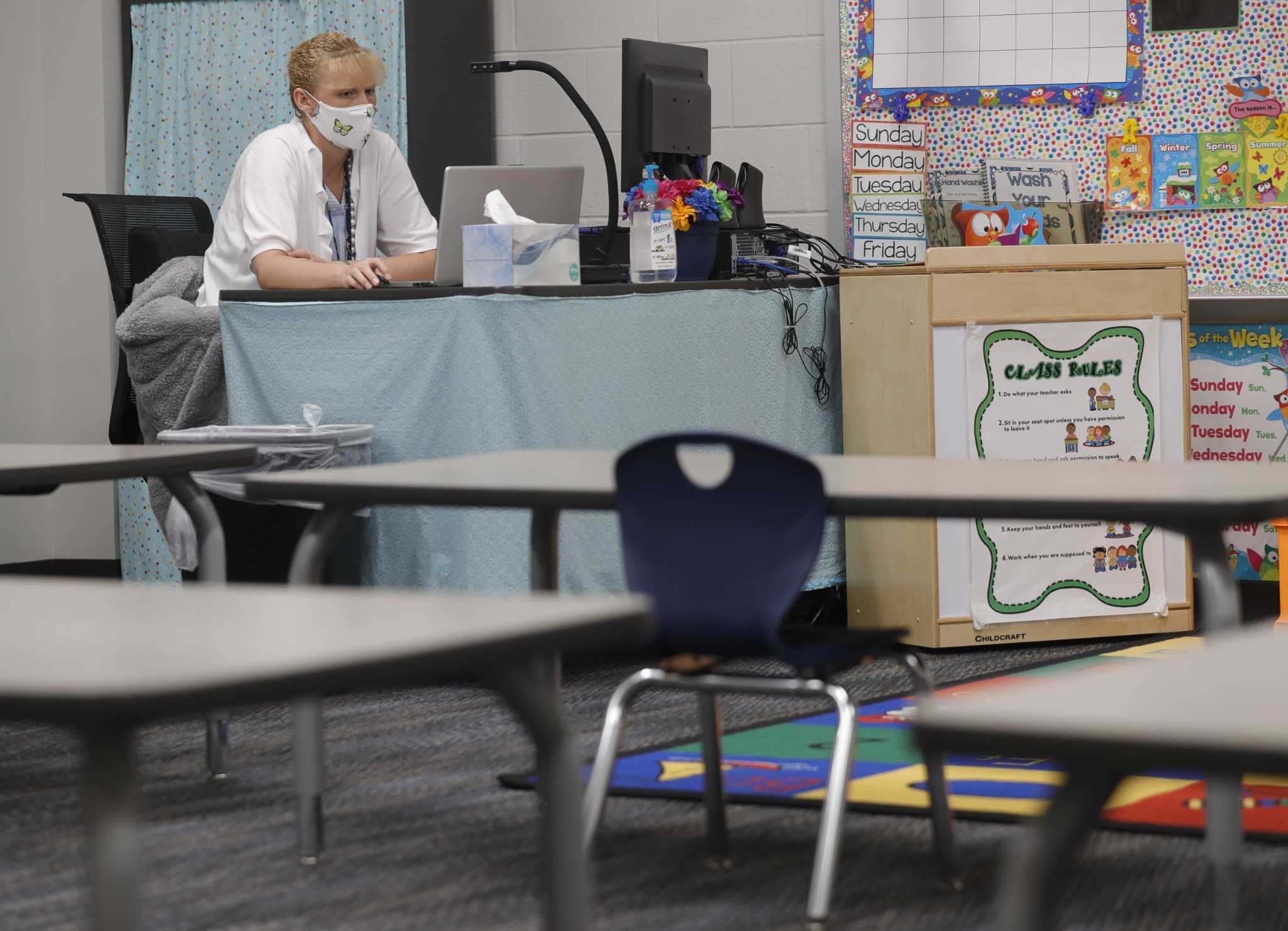 Sheldon ISD instructors help teachers band together to learn online apps