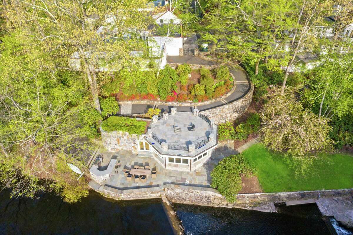 On the Market: Indoor swimming pool, outdoor tennis court at ‘River Run ...