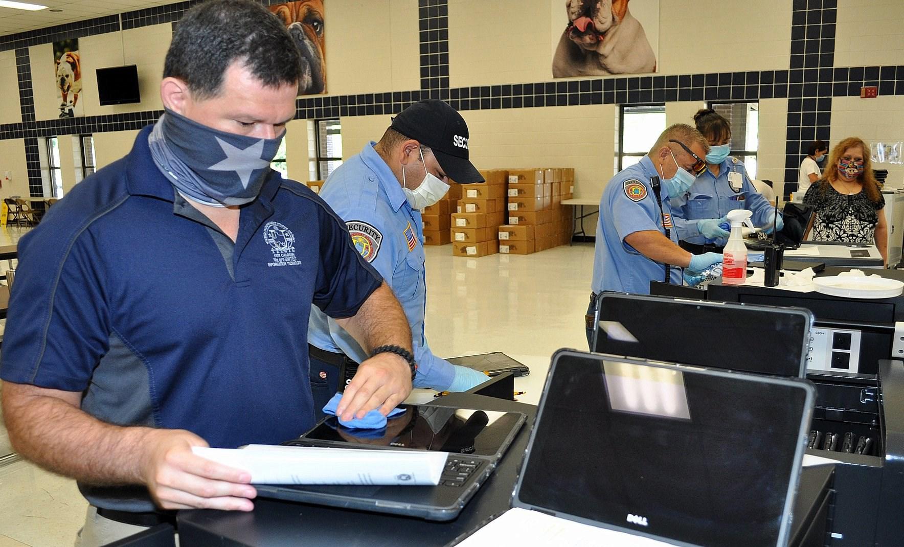 Three more grade levels at LISD receive Chromebooks
