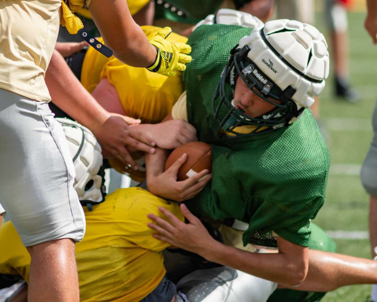 East Chambers hosts Hardin-Jefferson in first football game of the season