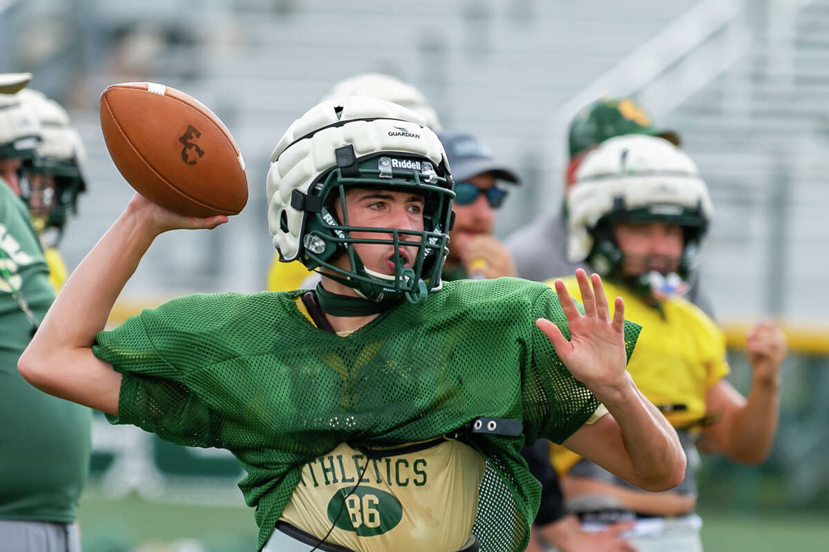 East Chambers hosts Hardin-Jefferson in first football game of the season