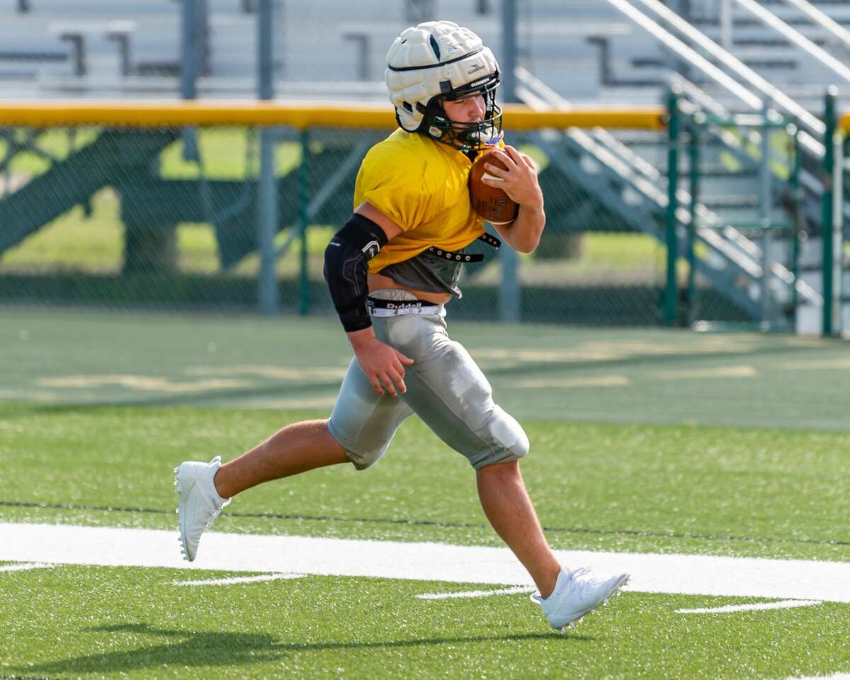 East Chambers hosts Hardin-Jefferson in first football game of the season