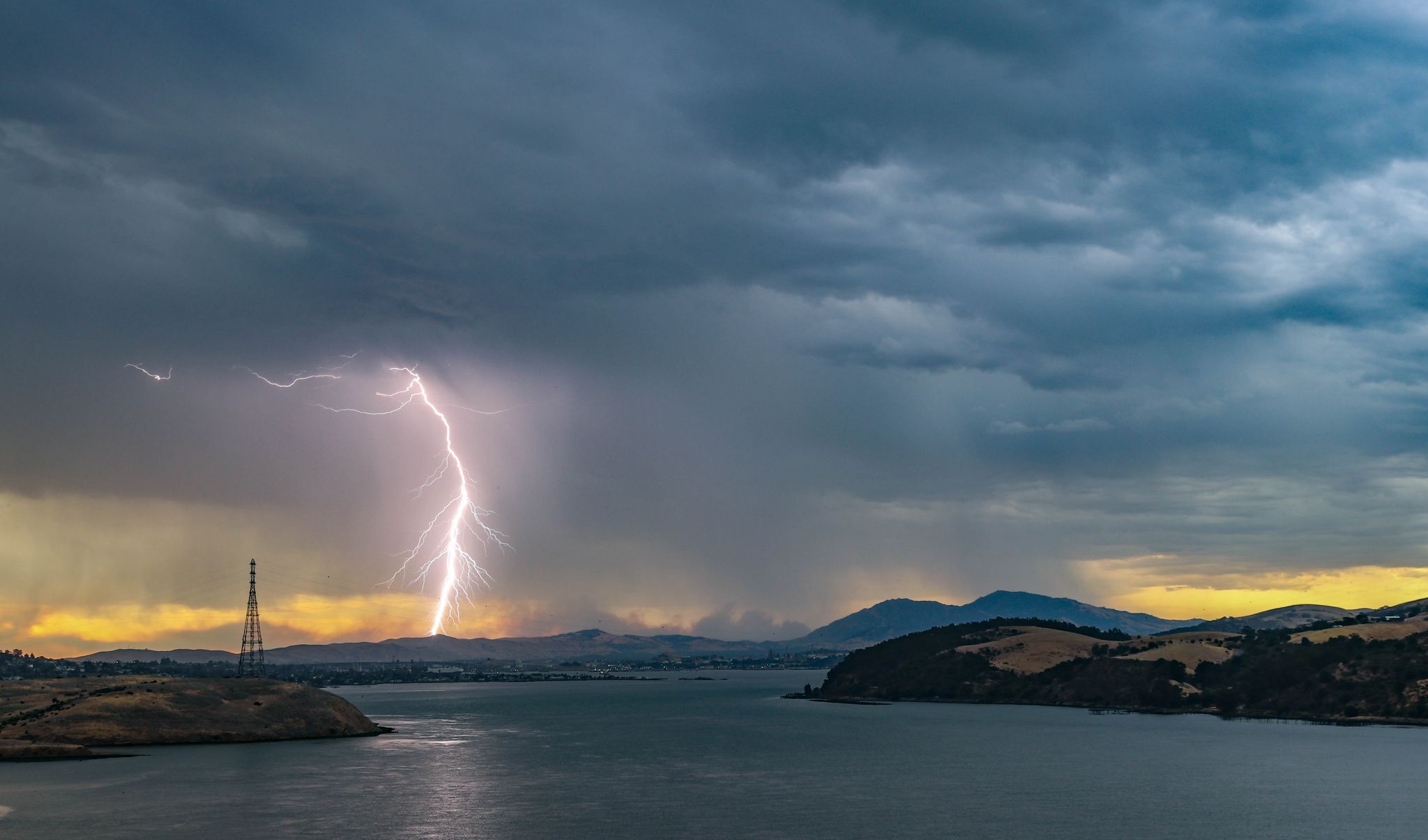 Second round of Bay Area thunderstorms in the forecast Monday