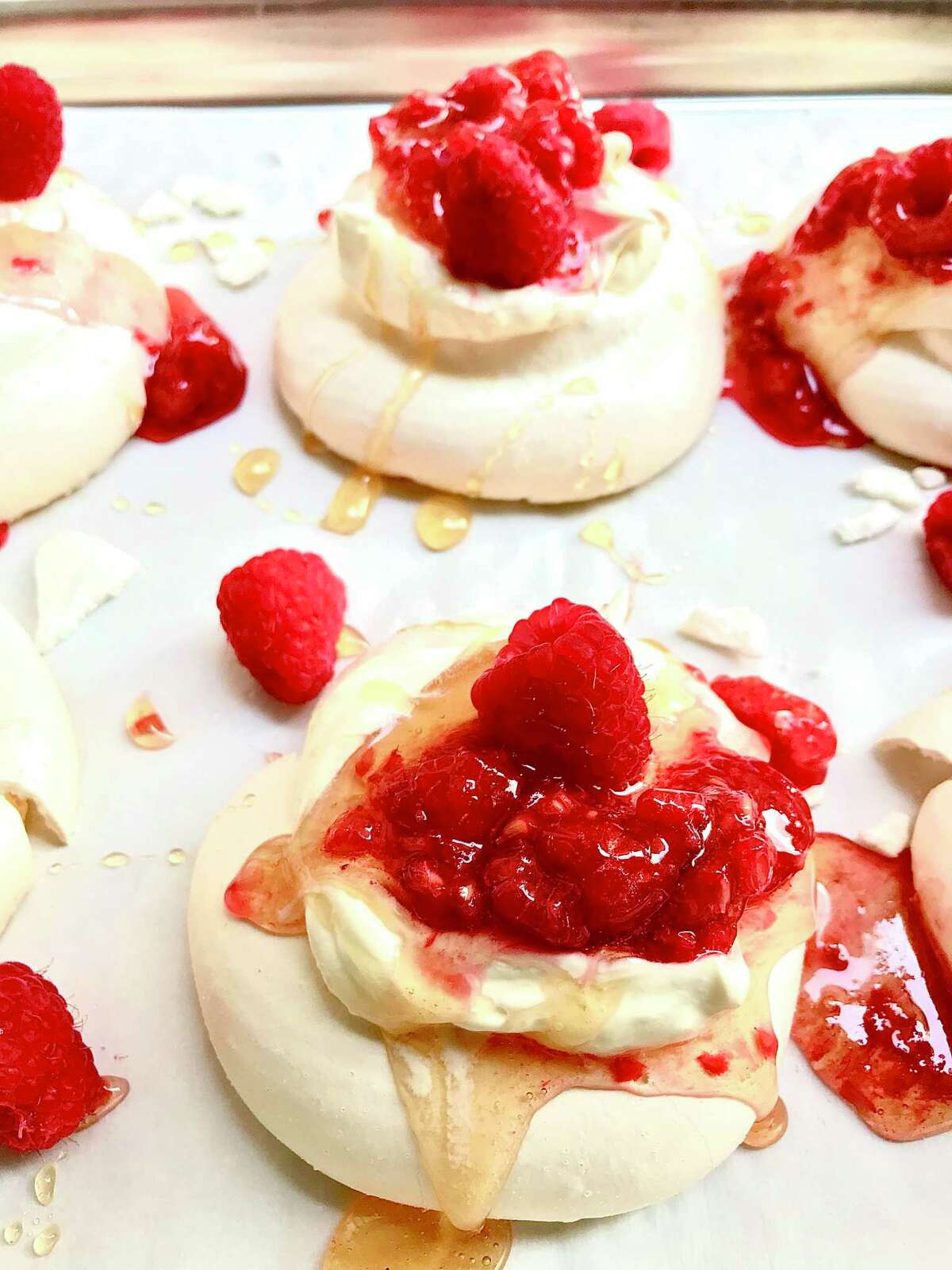 Recipe: Pavlova with rosé and raspberry syrup