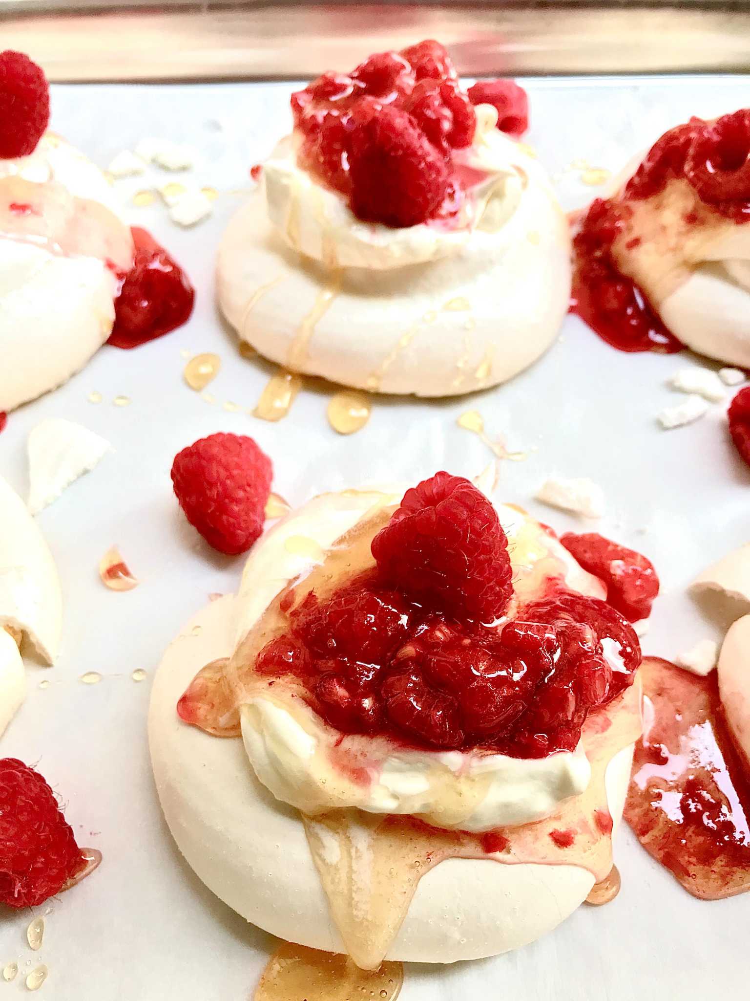 Recipe: Pavlova with rosé and raspberry syrup