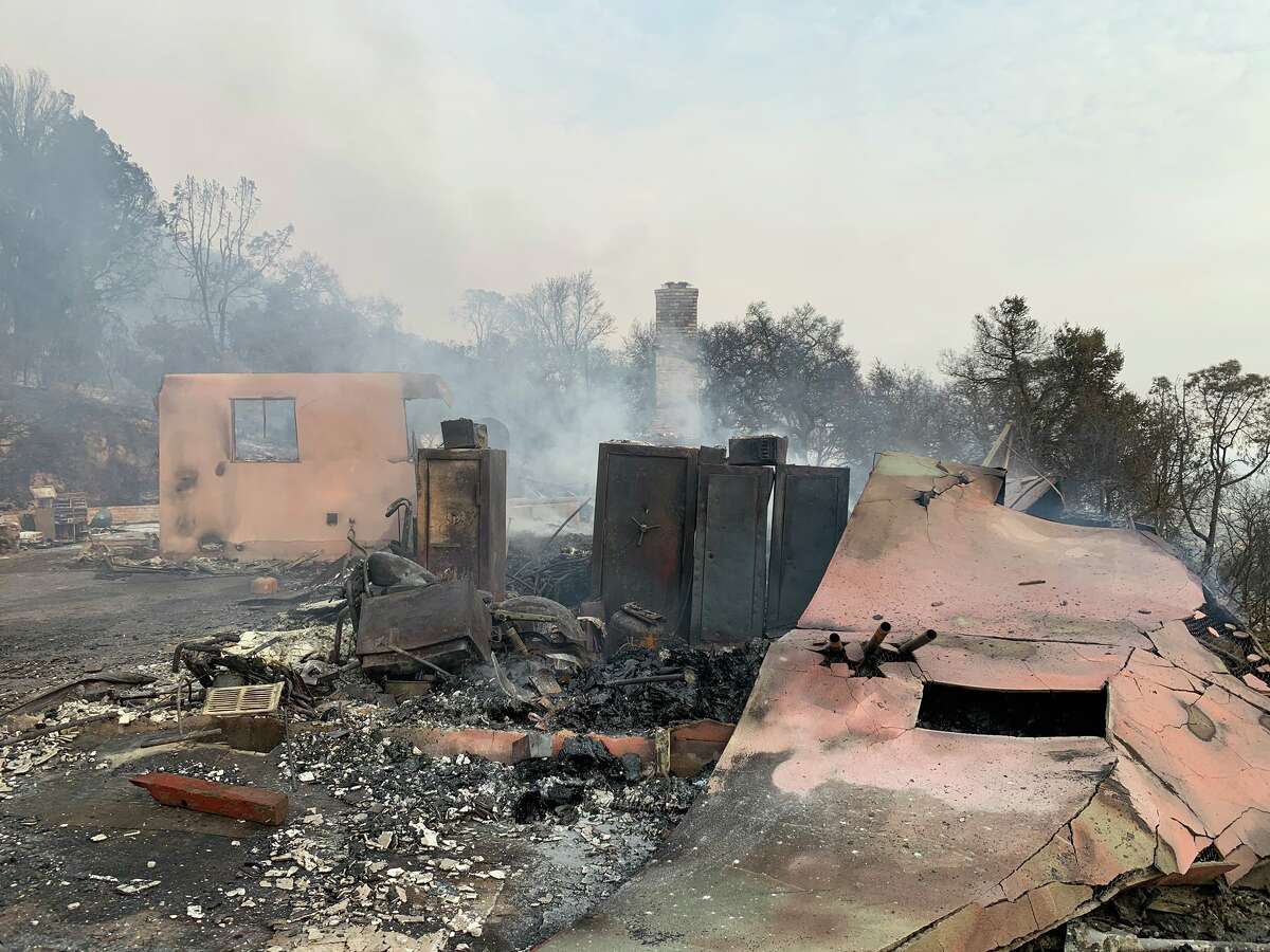 6 buildings destroyed, 1,527 threatened by River Fire